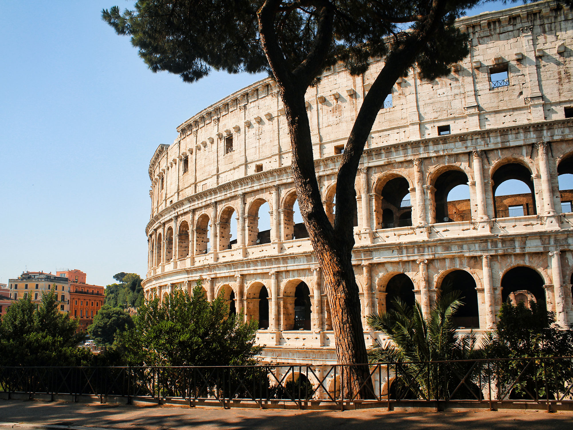 16 Surprising Facts About the World's Most Iconic Landmarks — Daily ...