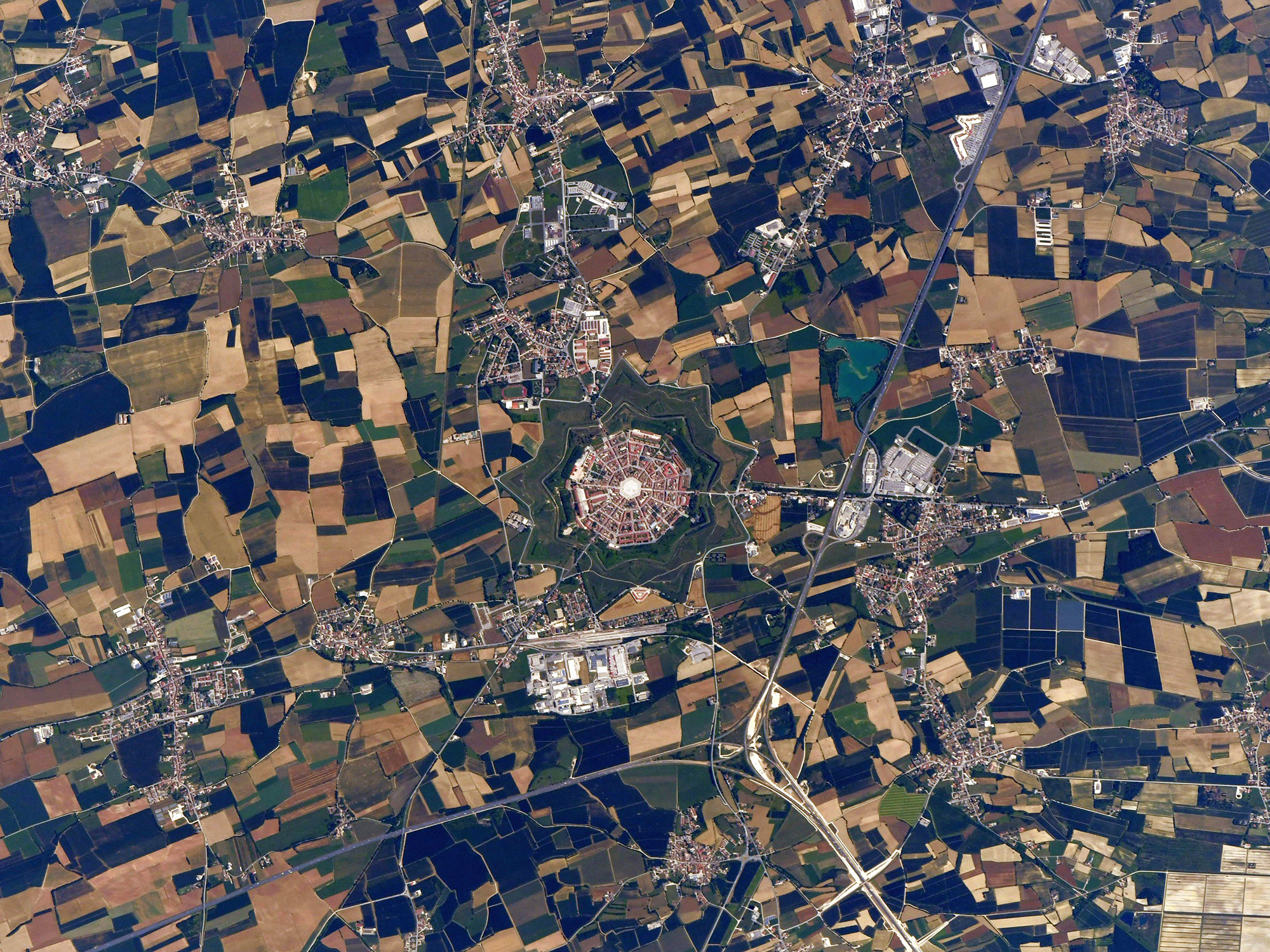15 Global Landmarks That Are Visible From Space — Daily Passport