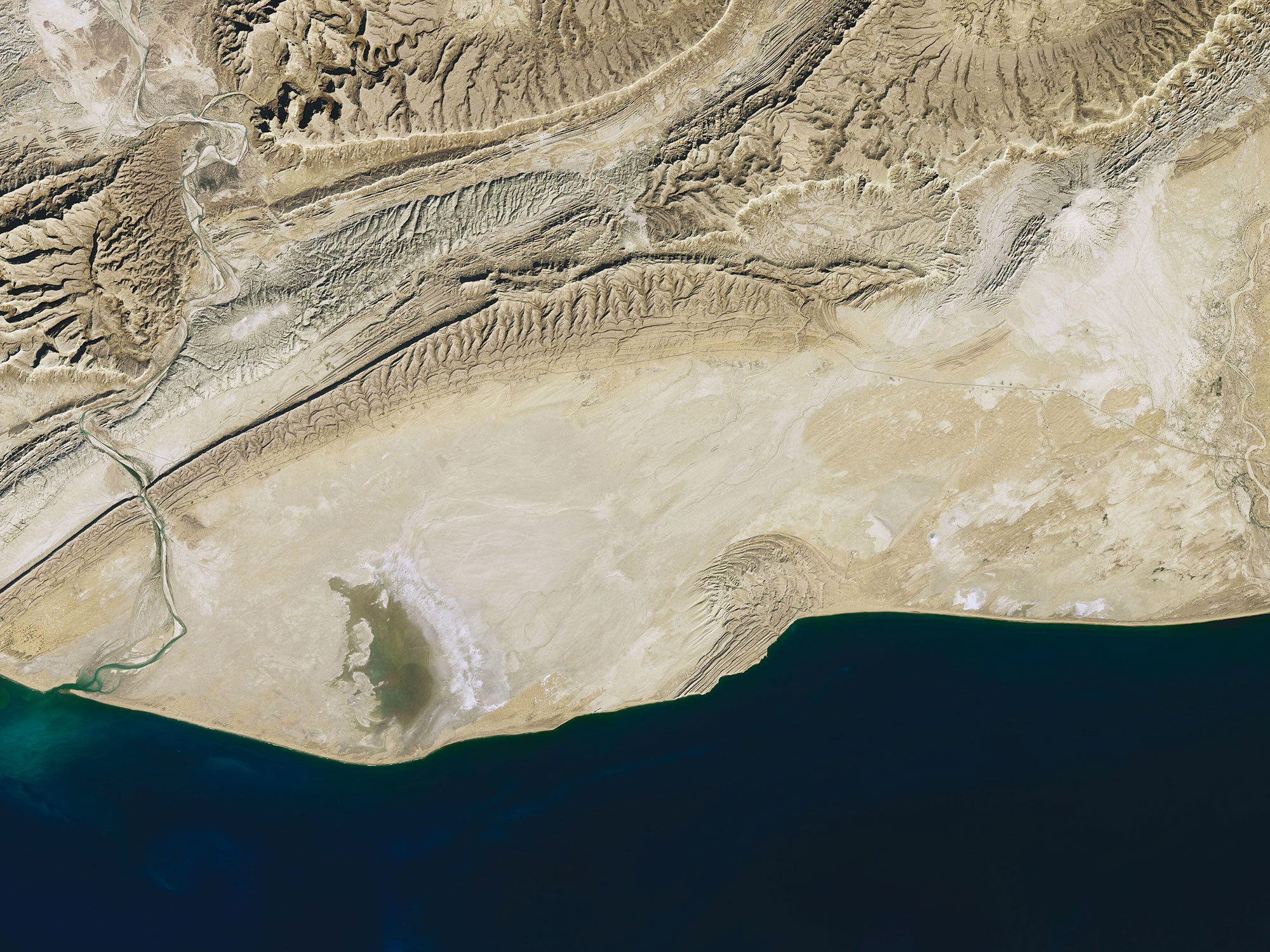 15 Global Landmarks That Are Visible From Space — Daily Passport