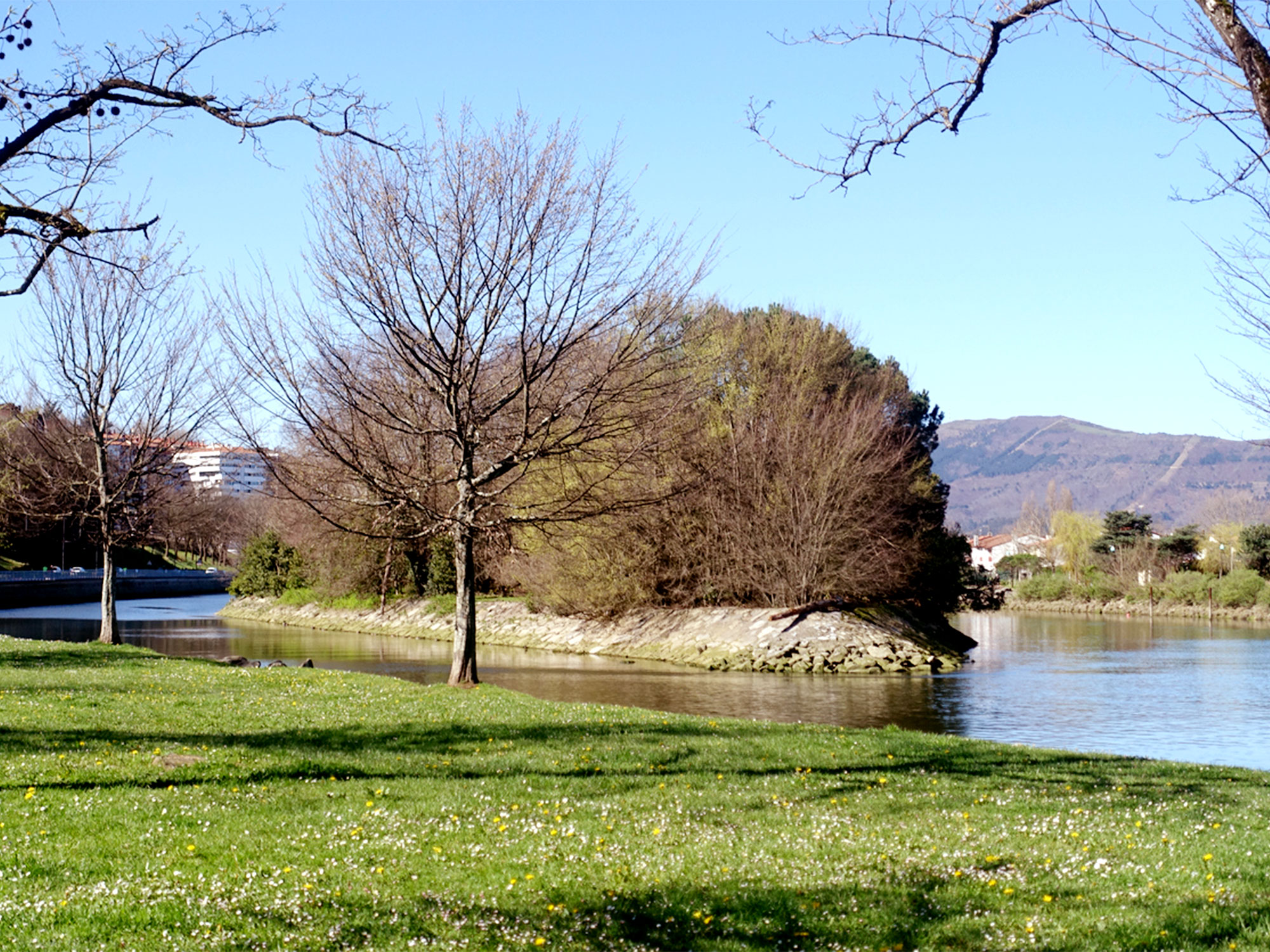 13 of the World’s Most Unusual International Borders — Daily Passport