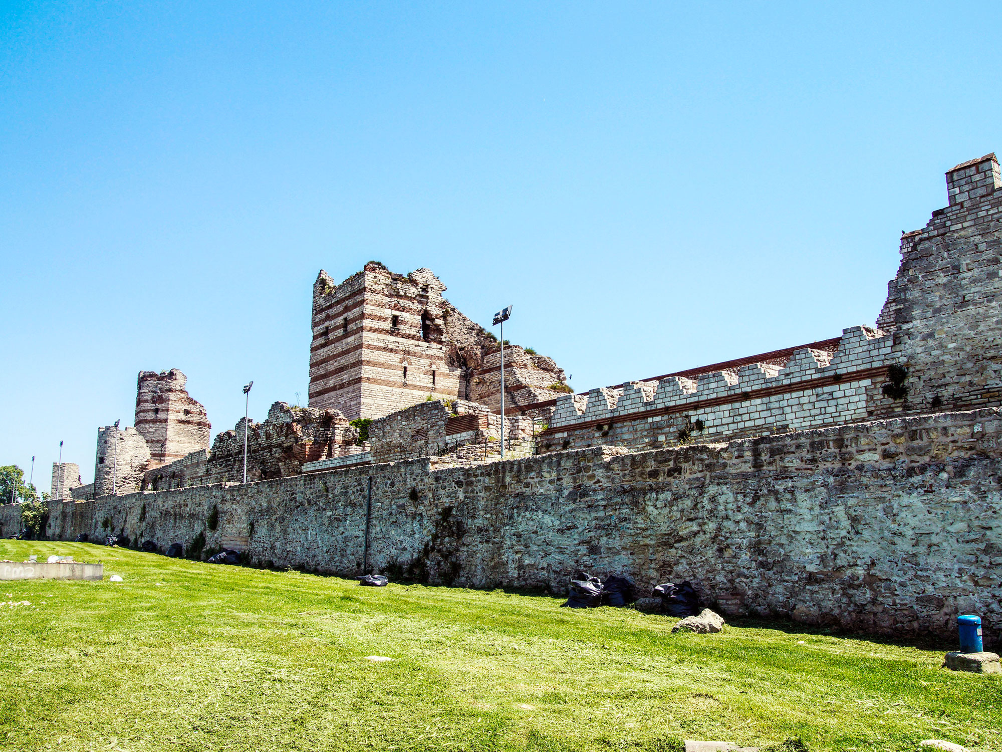 Still Standing: 5 Ancient Walls to Explore Around the World — Daily ...