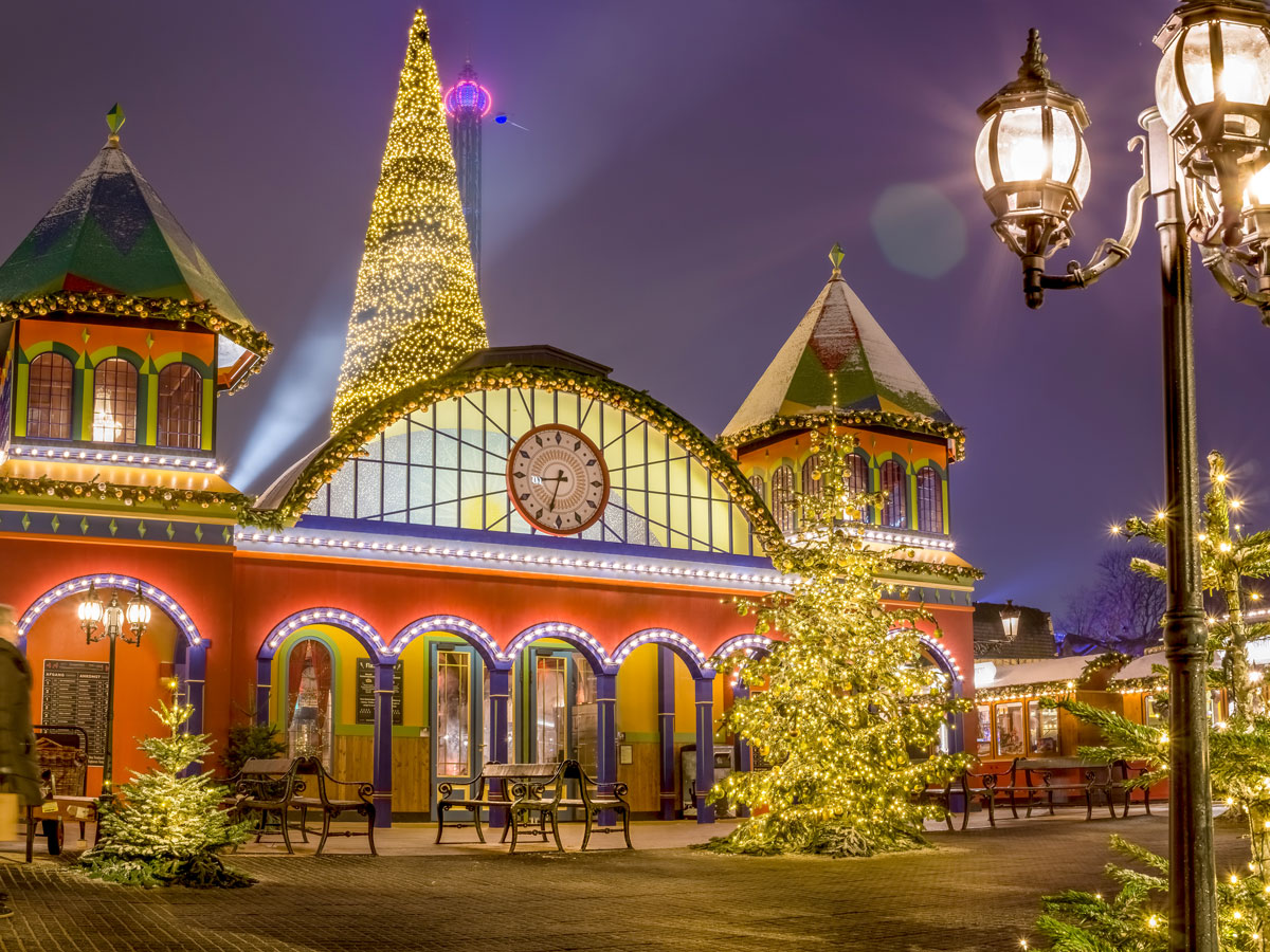 7 of the World’s Most Dazzling Holiday Light Displays — Daily Passport