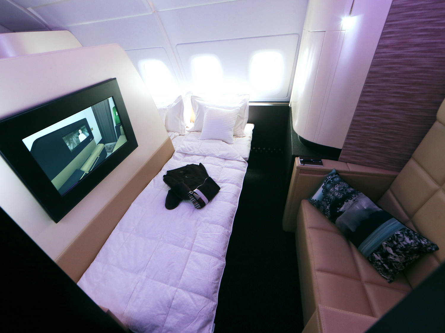 5 of the World's Coolest First Class Airplane Seats — Daily Passport