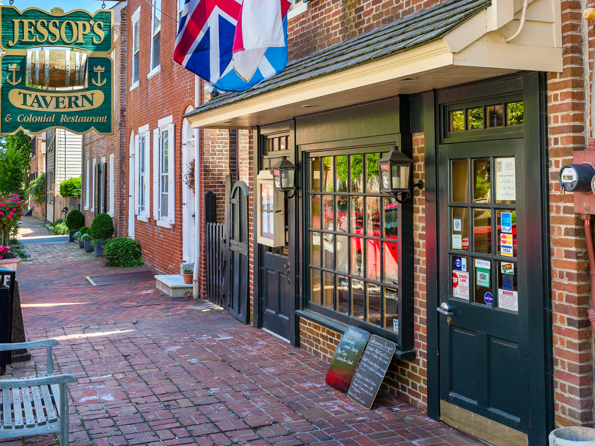 6 of America's Most Historic Bars and Taverns — Daily Passport